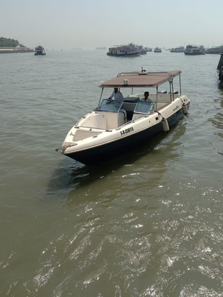 Mahindra Odyssea 33 Motor Boat on Charter at Gateway of India, Mumbai